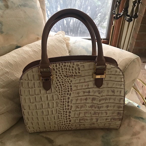 ANTONIO MELANI | Bags | Antonio Melani Designer Bag Very Good Condition ...
